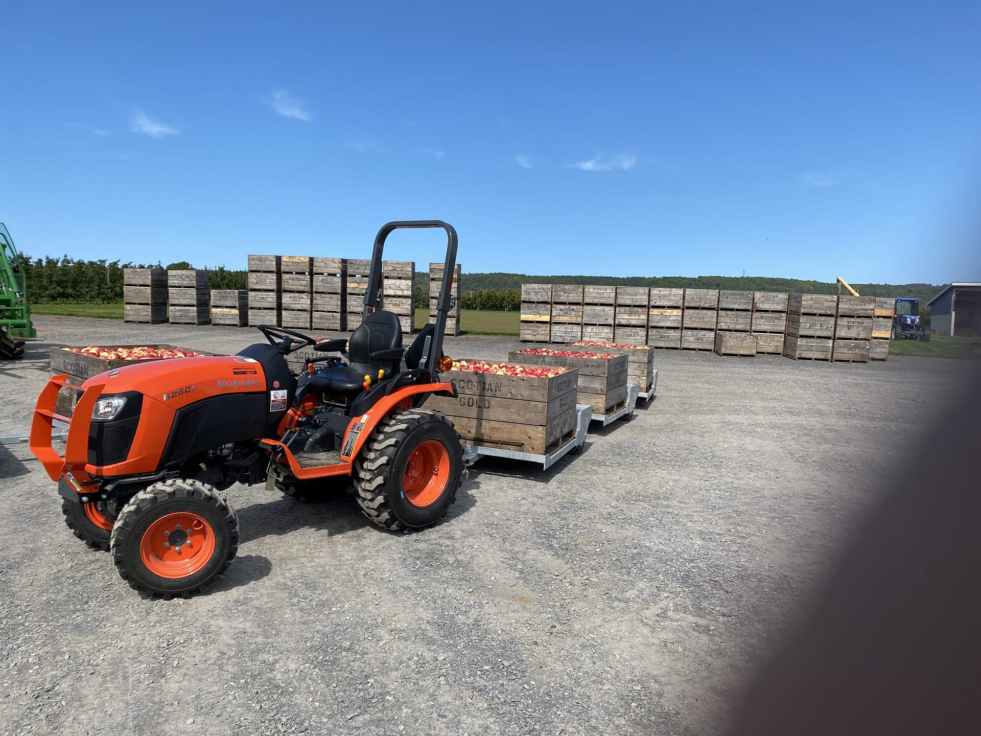 APPLE BIN TRAILER – SINGLE BIN - Eastern manufacturing and design