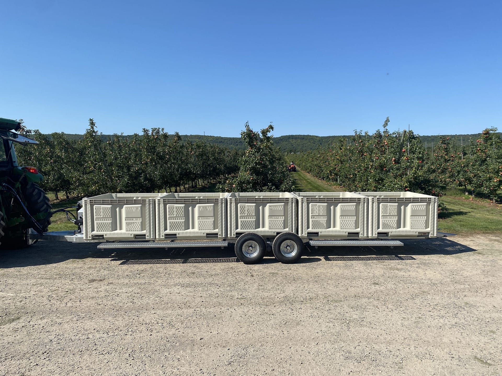 APPLE BIN TRAILER - Eastern manufacturing and design