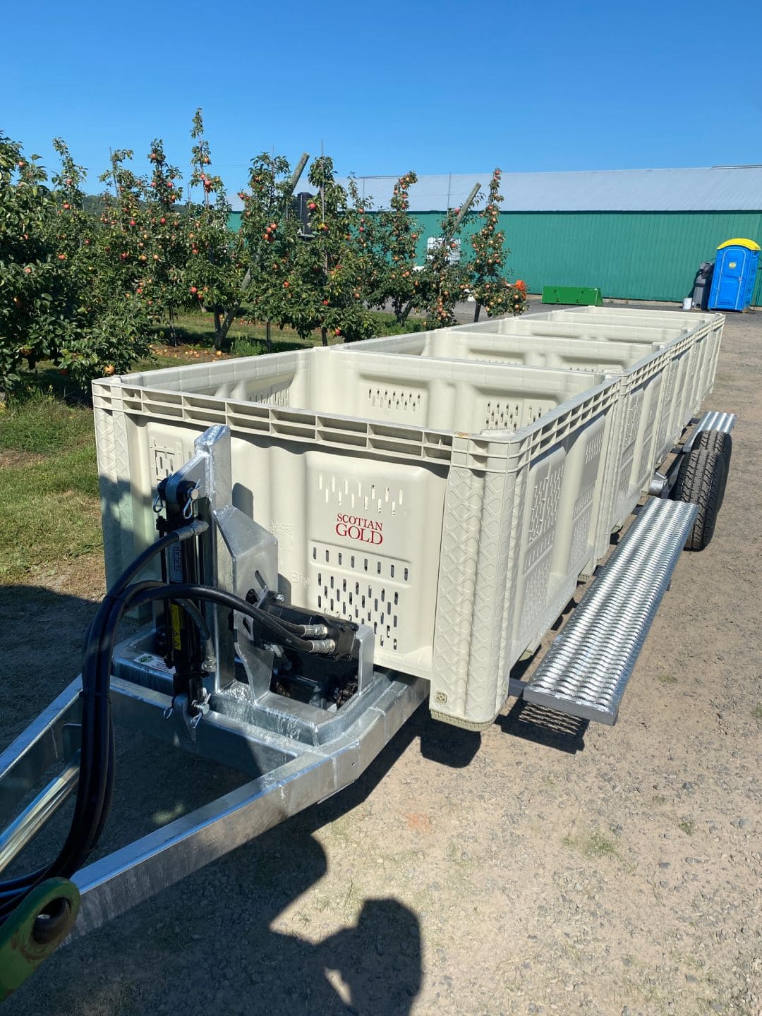APPLE BIN TRAILER – MODEL 1 - Eastern manufacturing and design