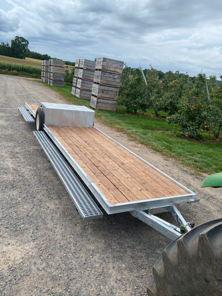 APPLE BIN TRAILER – CUSTOM - Eastern manufacturing and design